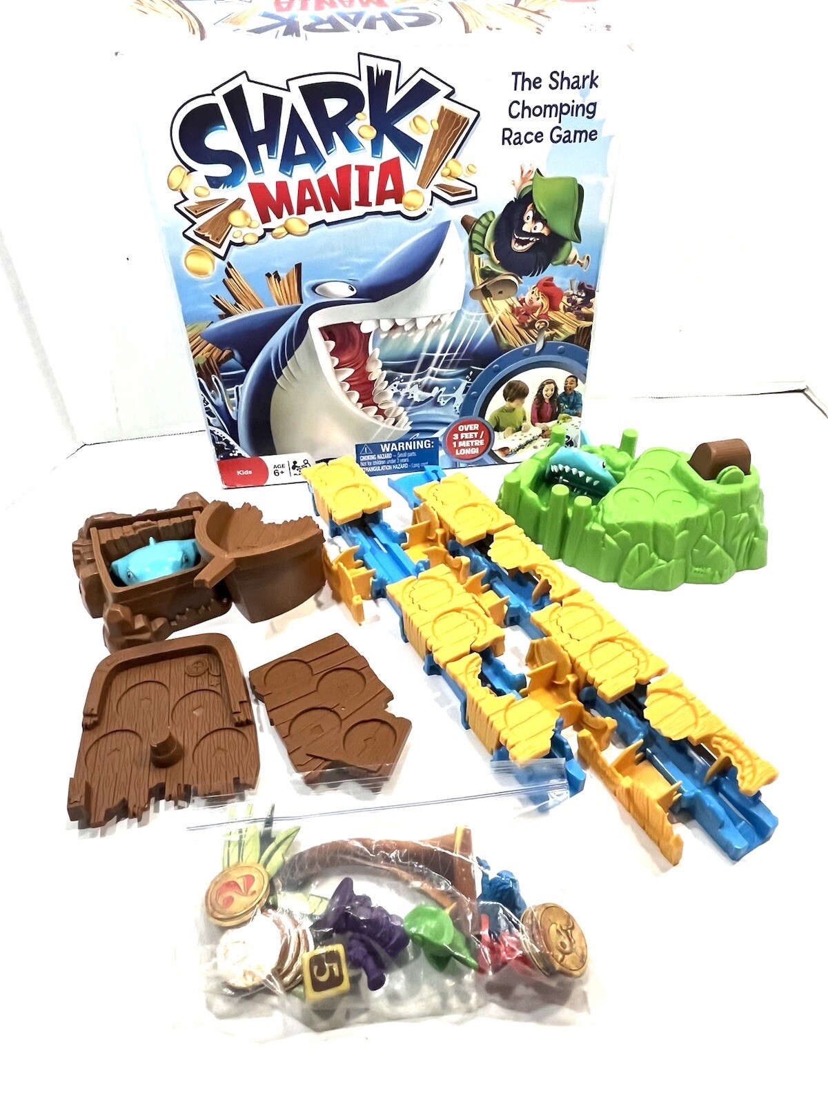 Shark Mania Chomping Race Game SpinMaster Pirate Family Board Game 100% ...