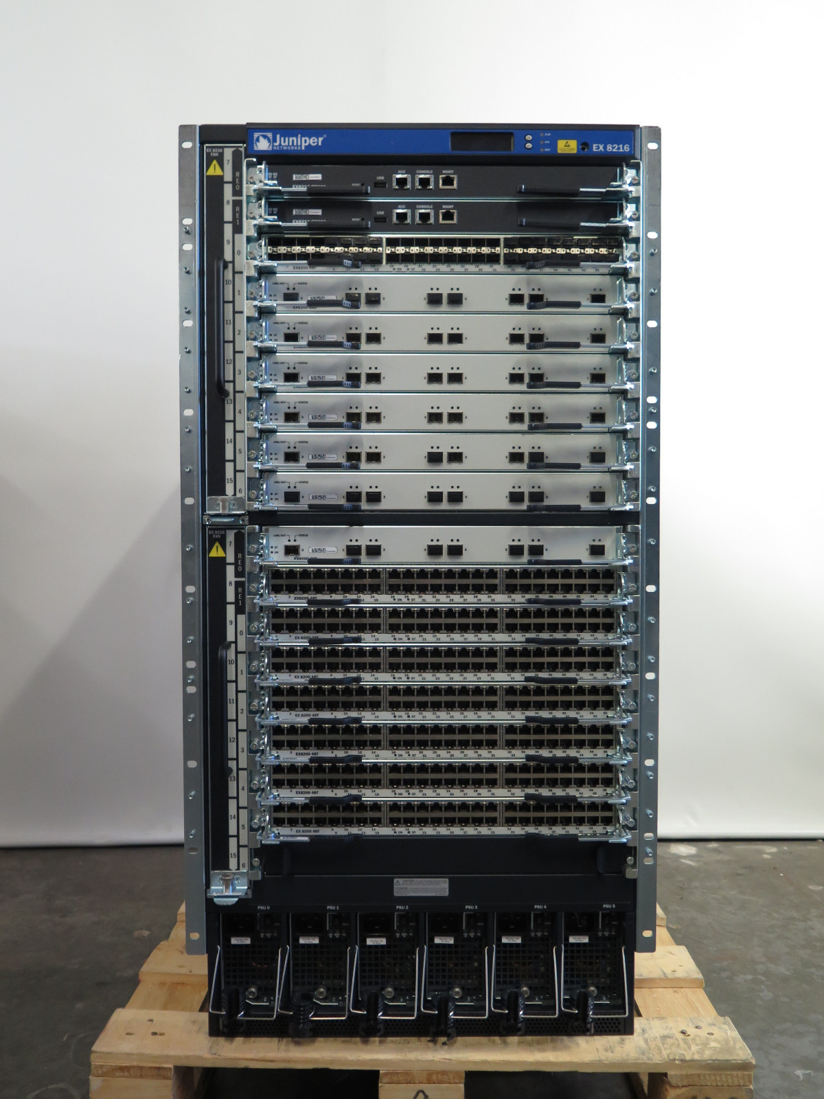 Juniper EX8216 Redundant AC Fabric Switch, EX8200-8XS EX8200-48T EX8200 ...