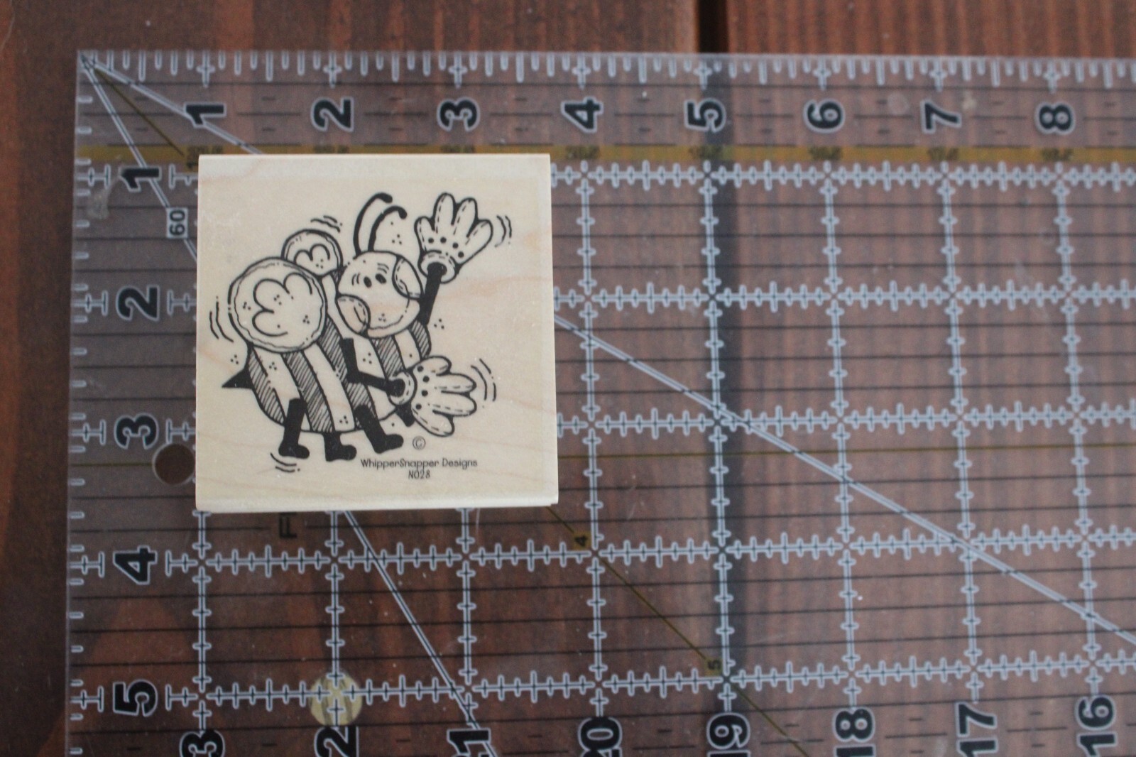 WHIPPER SNAPPER BUMBLE BEE Waving Insect Spring Garden Wood Rubber ...