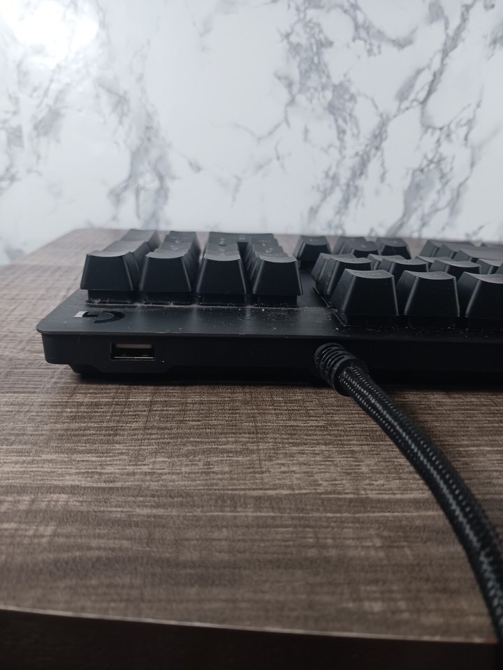 Logitech G413 Carbon Wired Gaming Keyboard Red RGB Lighting Tested ...