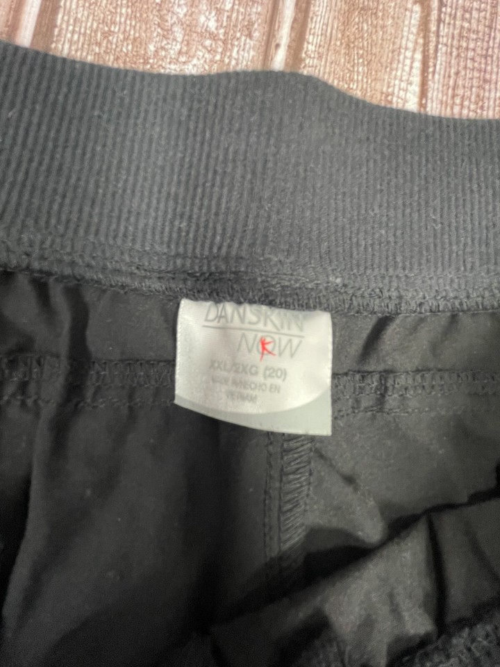 DANSKIN NOW Women's Plus XXL (20) Black Woven Capri Pants Elastic Waist ...