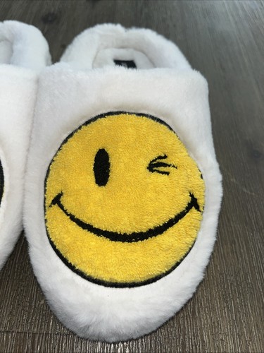 Joe Boxer Women's Smiley Face Slipper & Hat Gift Set White Size 5-6 New ...