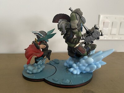 Hulk Thor Ragnarok Q-Fig Max Marvel Avengers Gladiator Quantum Mechanix ...