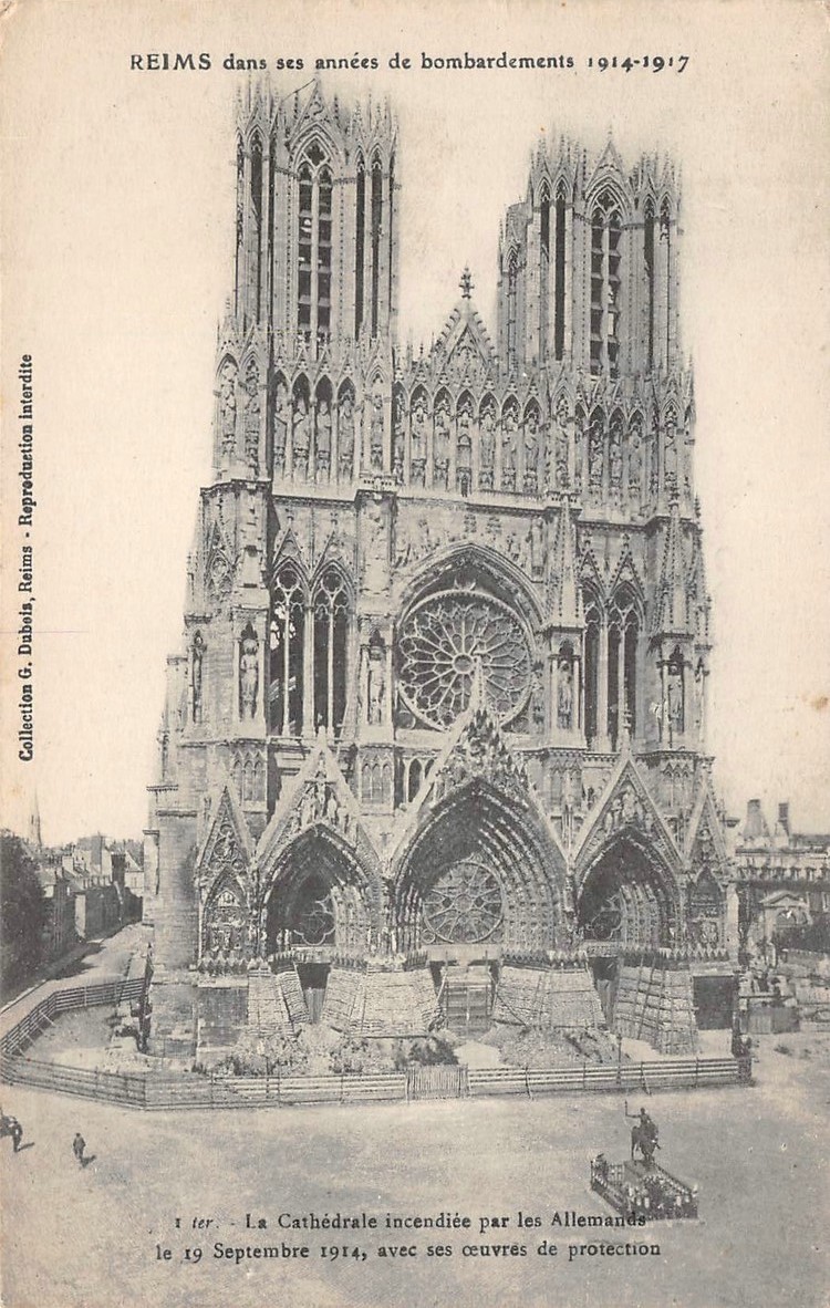 Reims - In the bombings, the cathedral set on fire by the Germans ...