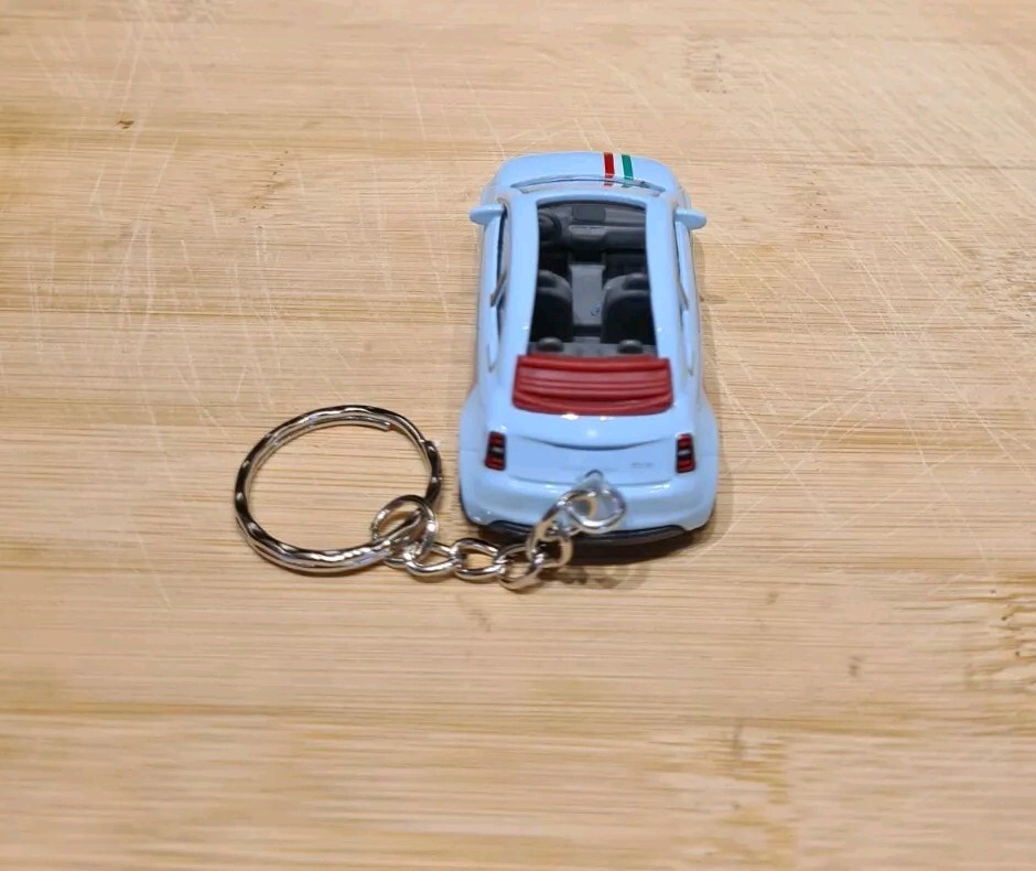 1/55 DIECAST MODEL CAR FIAT 500 ICON KEYCHAIN KEYRING | eBay