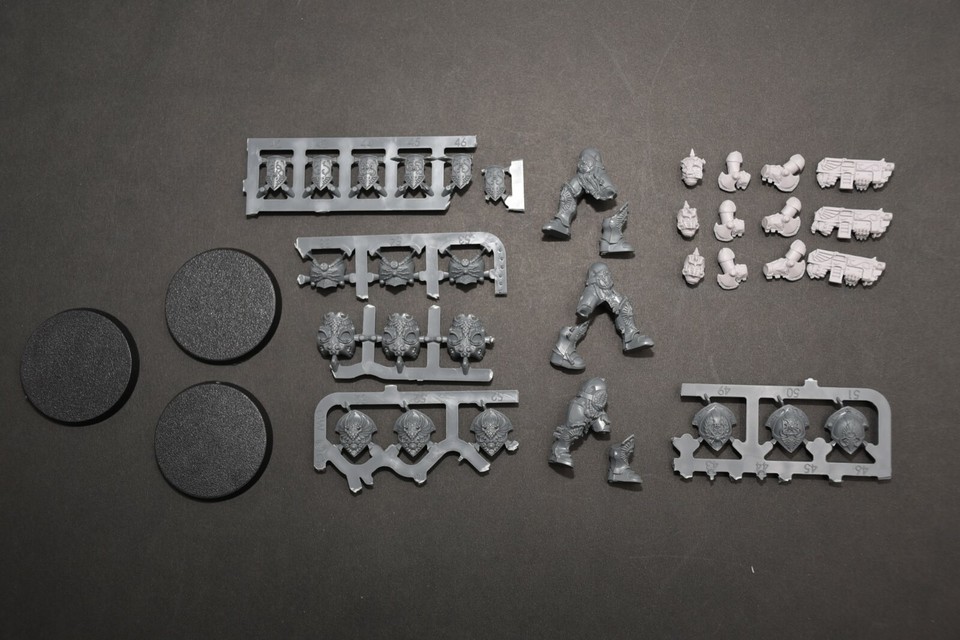 Warhammer 40k Adeptus Custodes Custodian Guard Sagittarum Guard Squad ...