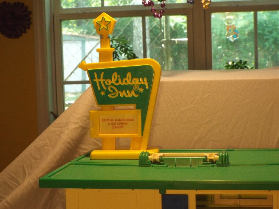 Vintage Playskool Familiar Places Holiday Inn Playset w/ Accessories ...