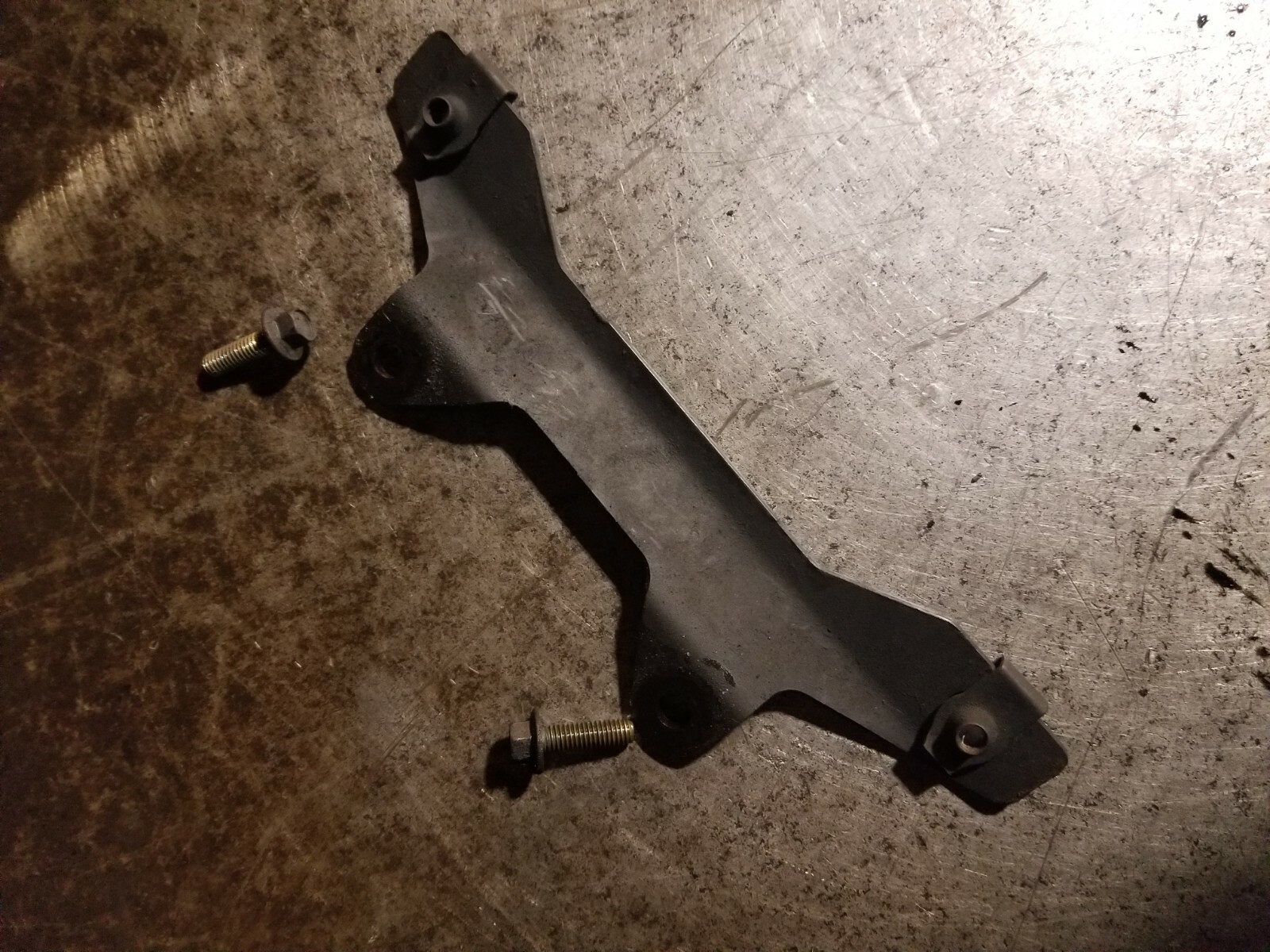 4937304 Dodge Ram 6.7L Cummins Valve cover Engine Cover Support Bracket ...