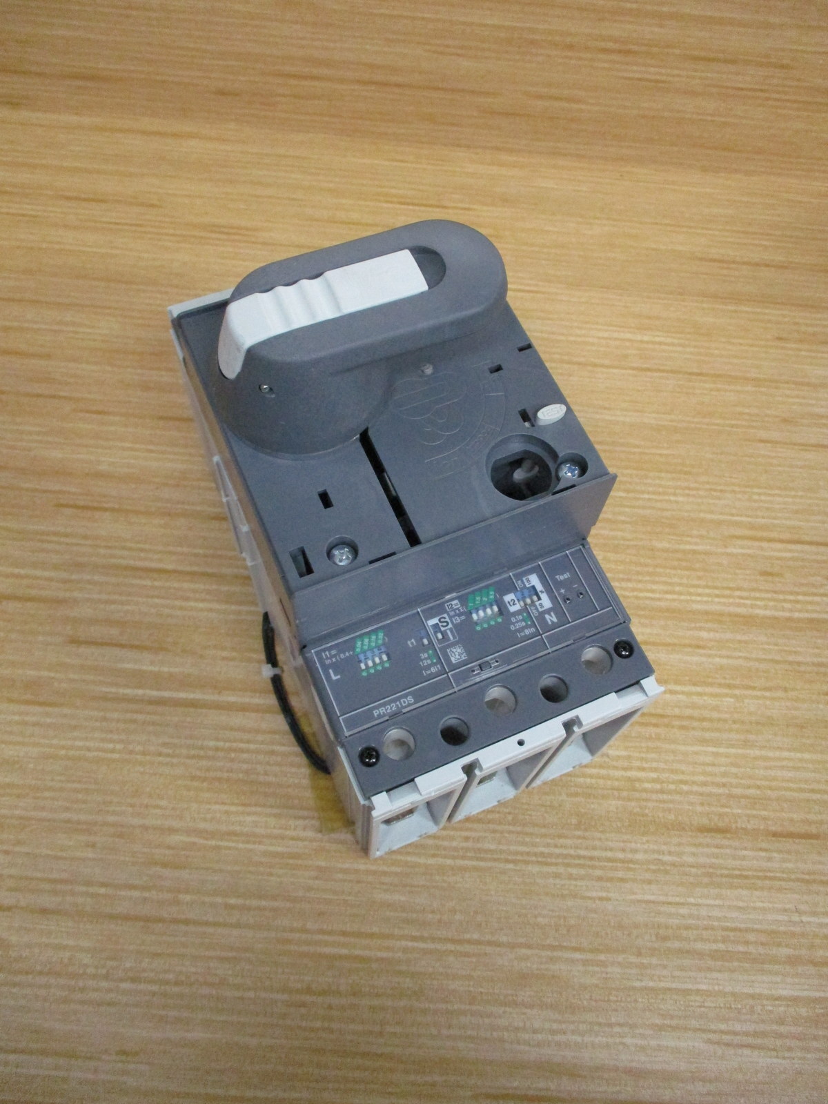 ABB Sace TMAX T4N 250 Circuit Breaker PR221DS SACE T4N 250,W/O Face ...