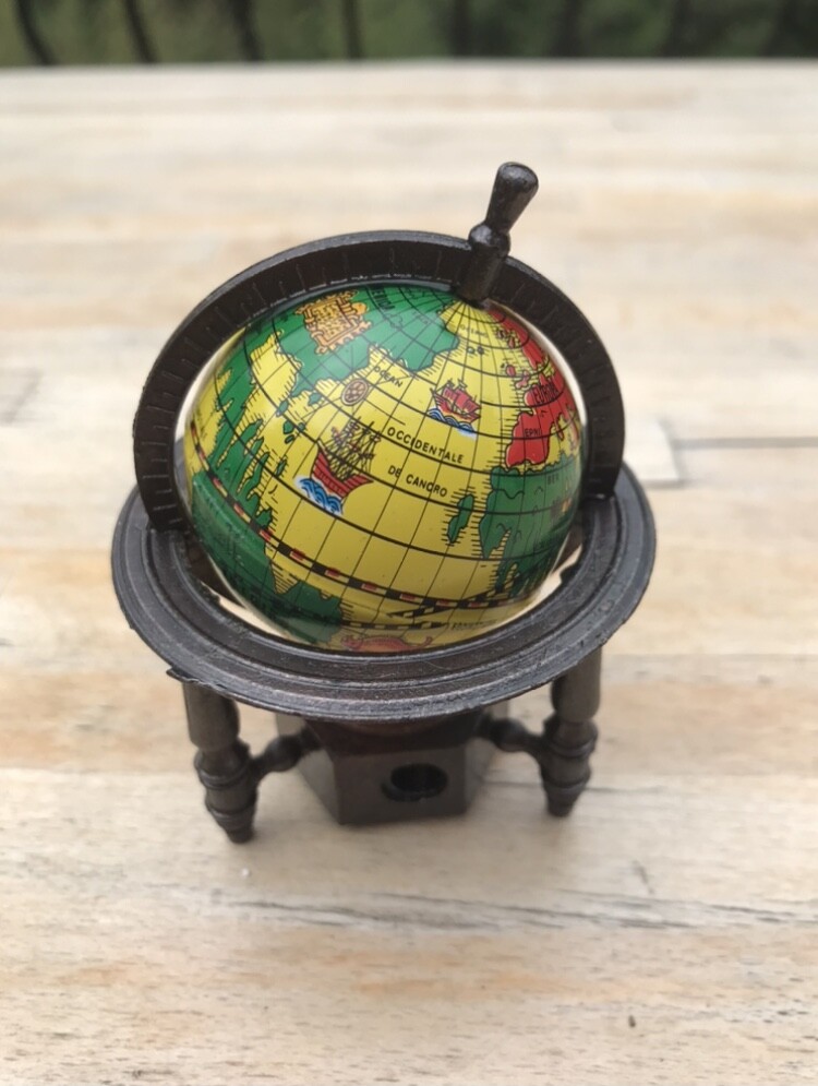 Vintage World Globe Pencil Sharpener - Taille- Crayon Globe en métal | eBay