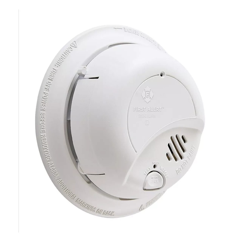 First Alert 9120B Smoke Detector, Hardwired Alarm with Battery Backup ...