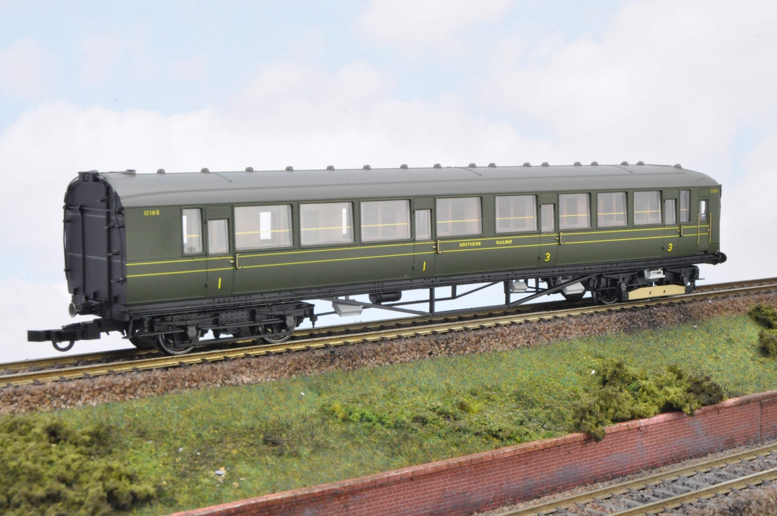 Hornby OO Gauge R3700 Southern Railways 2-BIL Train Pack No.2152 ...