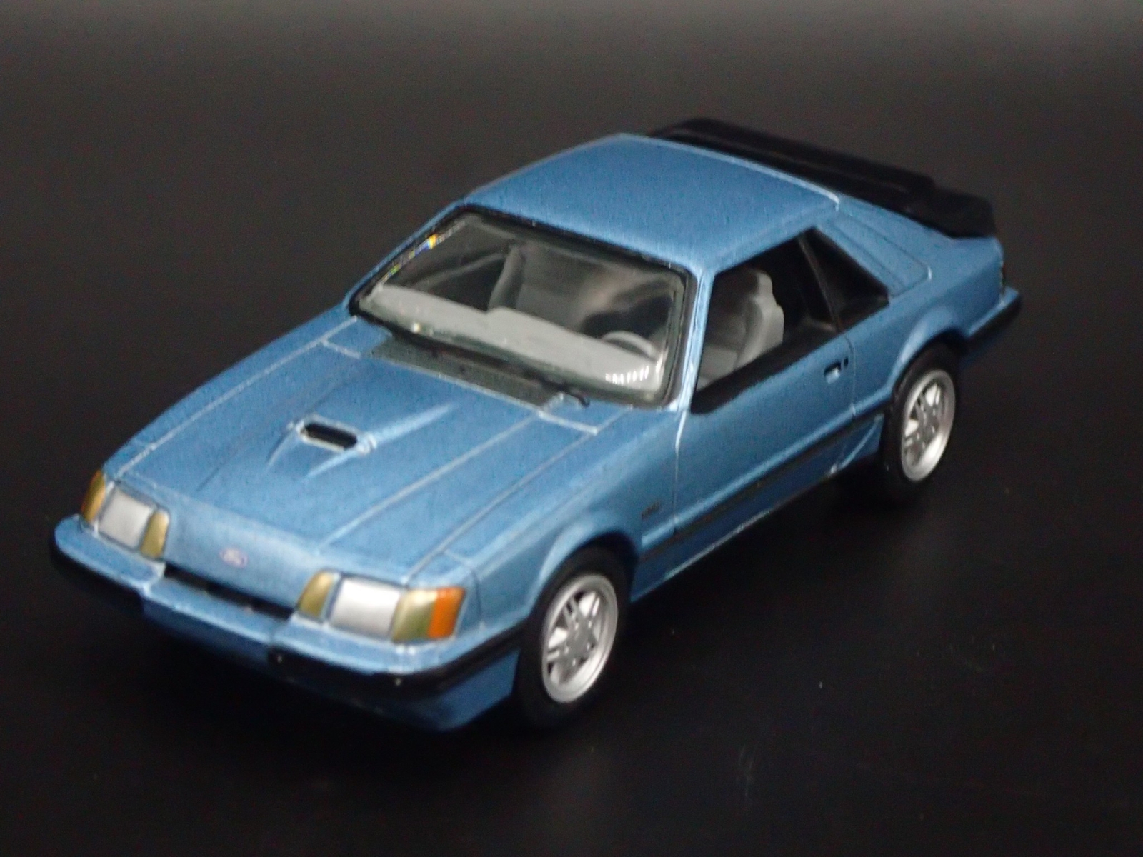1986 86 FORD MUSTANG SVO FOX BODY RARE 1:64 SCALE DIORAMA DIECAST MODEL ...
