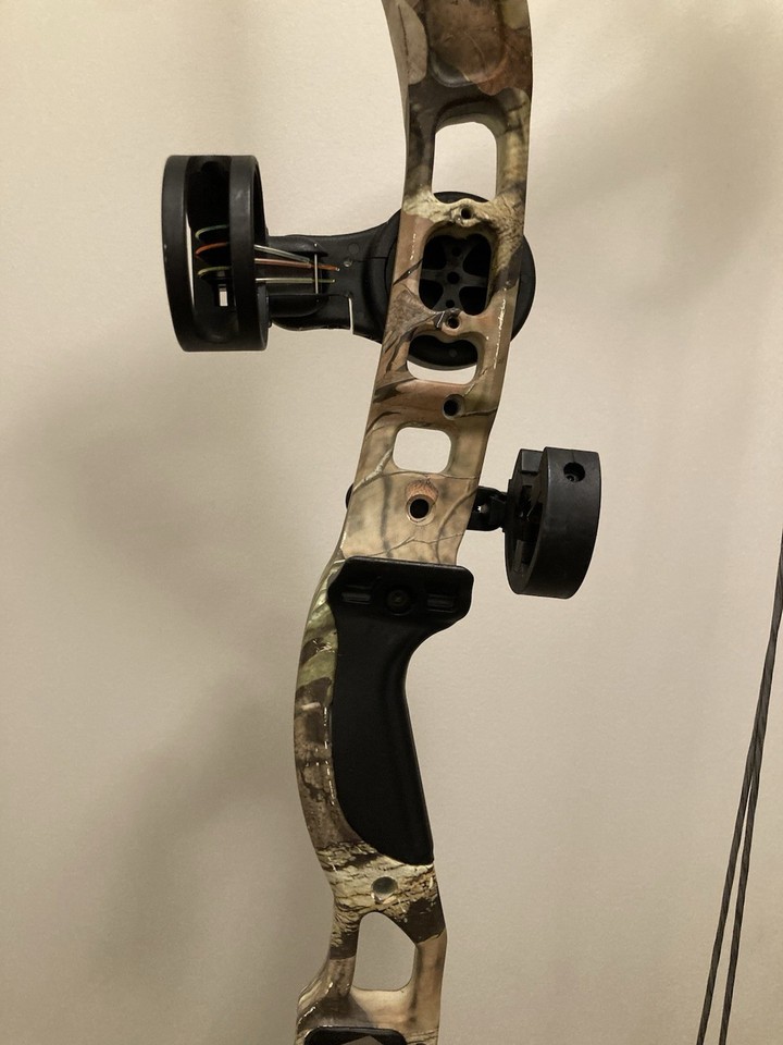 Diamond Archery Bowtech Infinite Edge Right-Handed Hunting Bow Camo ...