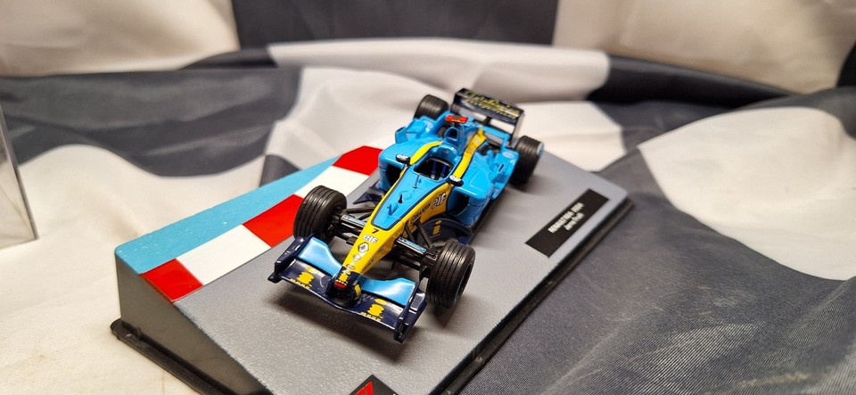 2004 RENAULT R24 - JARNO TRULLI - 1/43 scale model car - PANINI F1 # 73 ...