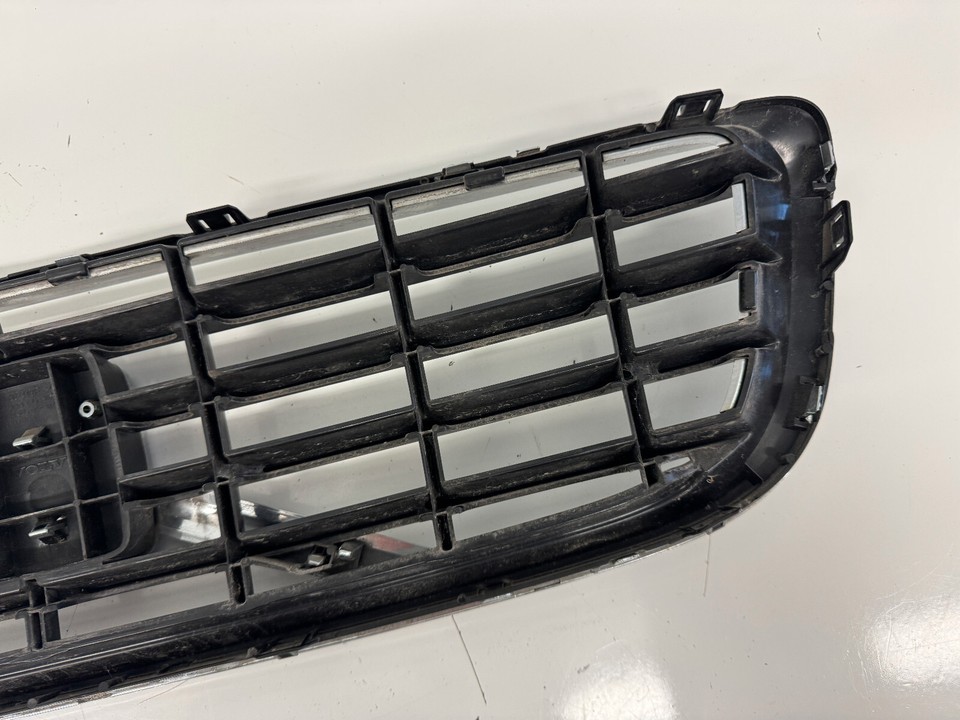 08-11 Volvo S40 Front Grill Assembly 30744914 | eBay