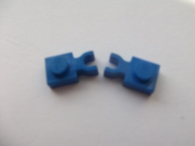 Lego 4085c Plate 1x1 with thick vertical U clip (x2) choose colour/s ...