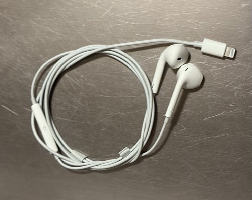 Apple Earpods (Lot of 8) iPhone 14 13 12 11 Wired Lightning Cable ...