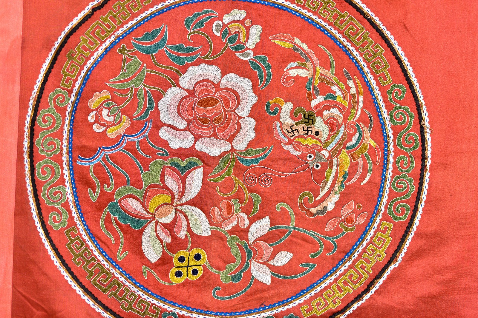 WONDERFUL ANTIQUE CHINESE ROUNDEL SILK EMBROIDERY TEXTILE BADGE | eBay