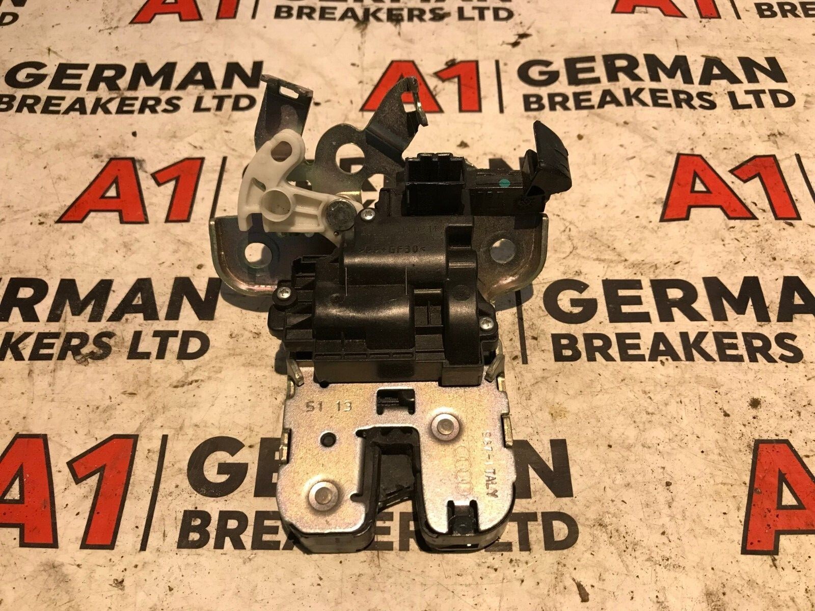GENUINE 13-16 AUDI A3 8V REAR TAILGATE BOOT LOCK 3 DOOR 8R0827505 | eBay UK