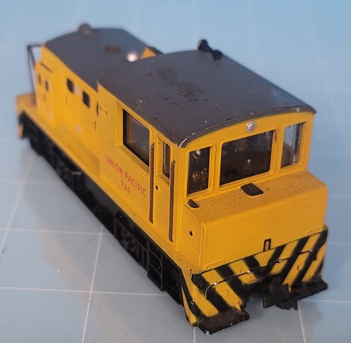 CB30: AHM Union Pacific No. 720 Diesel Switcher HO Engine Locomotive ...