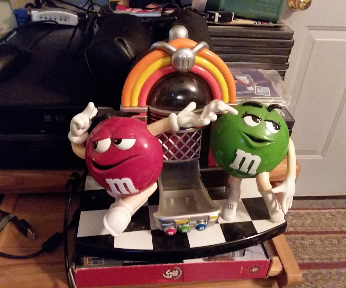 M&M Rock 'n Roll Cafe Red & Green Juke Box Candy Dispenser Collectible ...