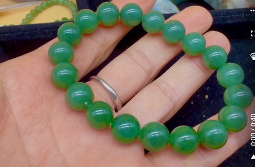 CERTIFIED Hetian Jade Jadeite Russian apple green 10m 和田俄碧苹果绿猫 | eBay UK