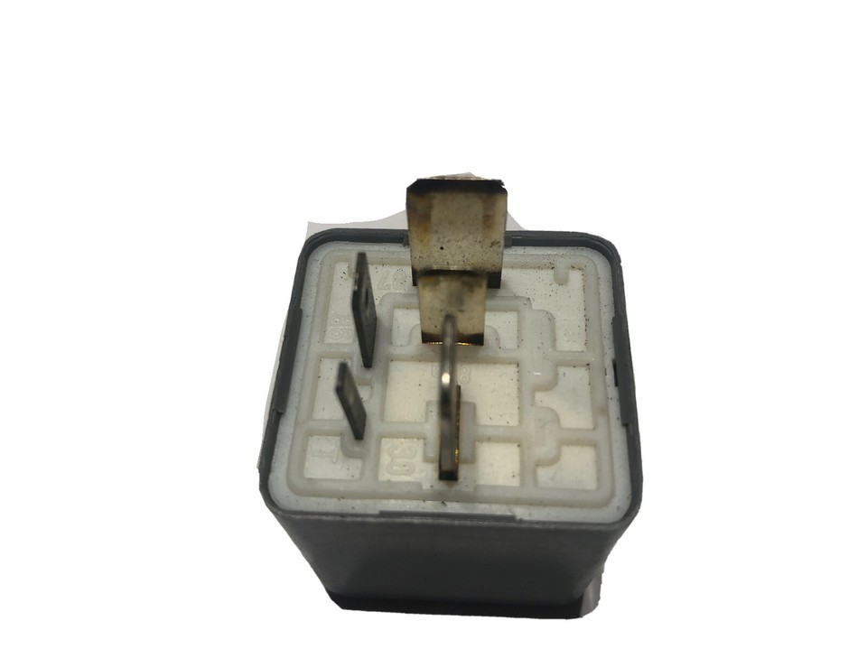 FUEL PUMP RELAY # 372 - AUDI 100 90 A4 A6 A8 VW PASSAT - 4D0951253 | eBay