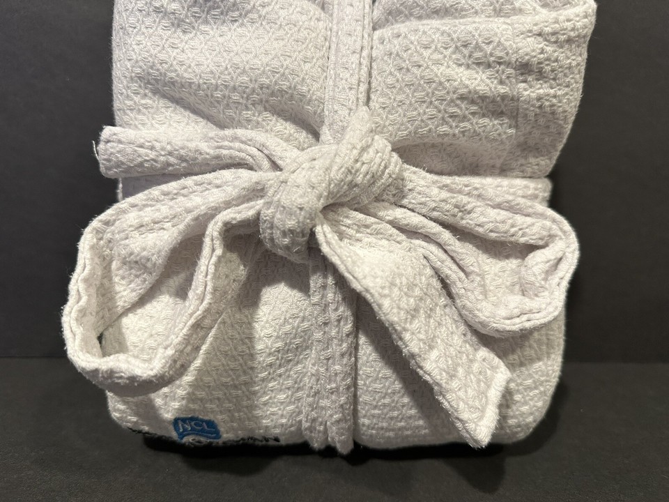 Norwegian Cruise Line White Bath Robe Bliss Collection Waffle One Size ...