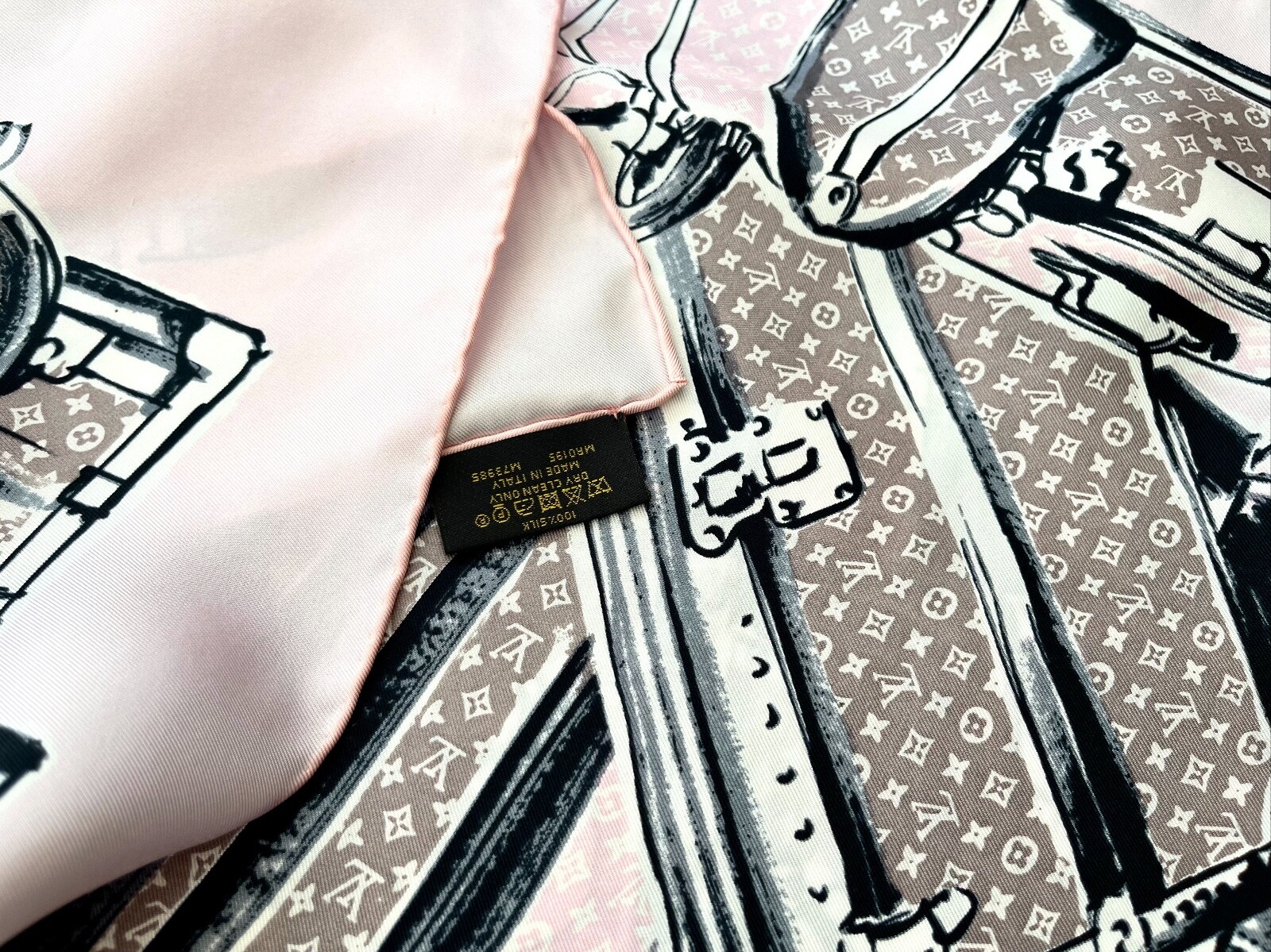 New Louis Vuitton Scarf Monogram Classic Trunks Luggage Pink Beige Silk ...