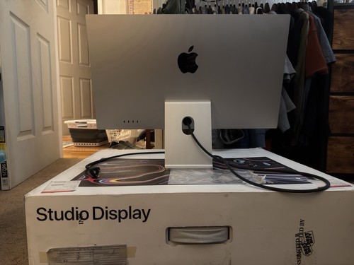 Apple Studio Display 27" with Standard Glass (Tilt-Adjustable Stand ...