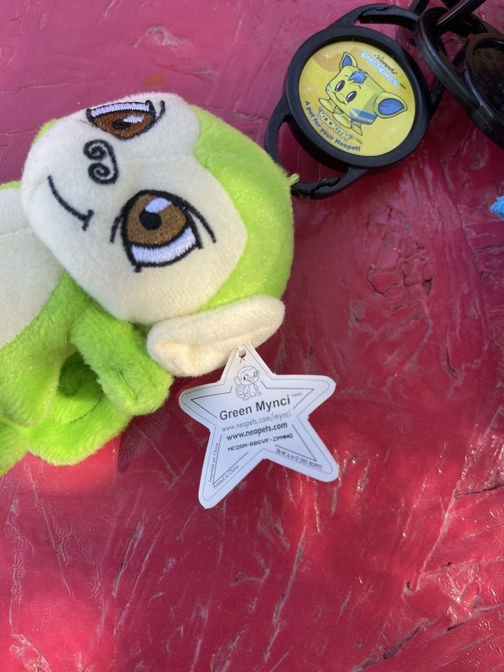 McDonald's Neopets BRIGHT GREEN MYNCI CLIP KEYCHAIN 4" Plush STUFFED ...