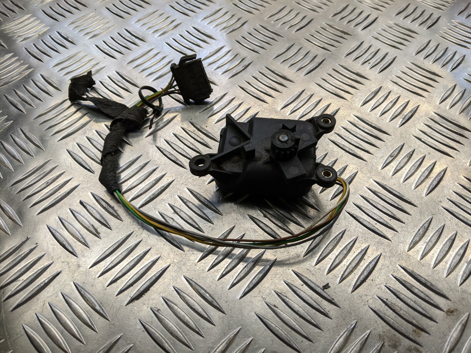 B319 Audi A4 Air Heater Flap Actuator Motor 0132801026 | eBay