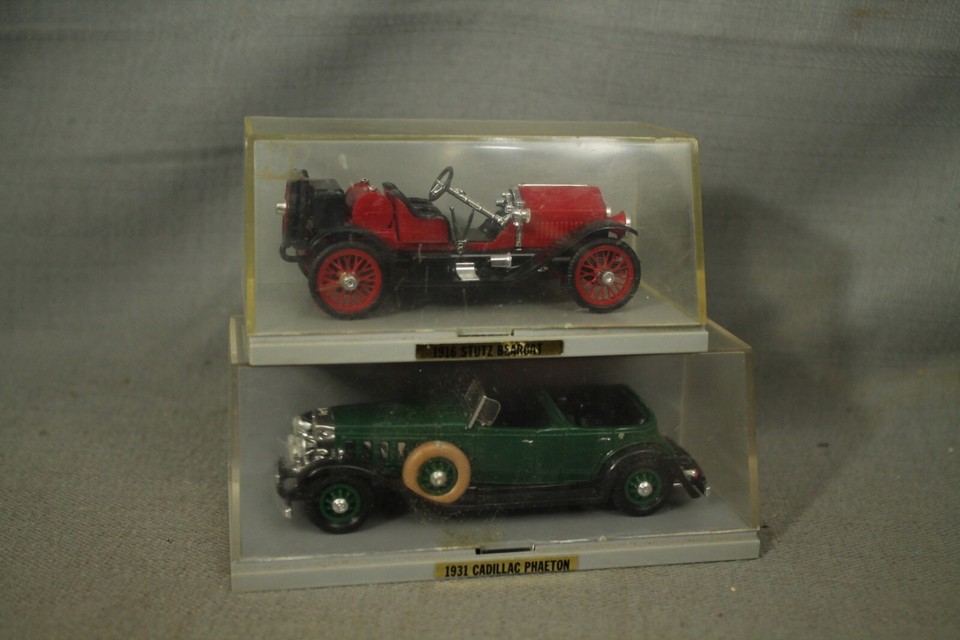 2 vintage Renwal toy plastic model kit cars 1931 Cadillac 1916 Stutz ...