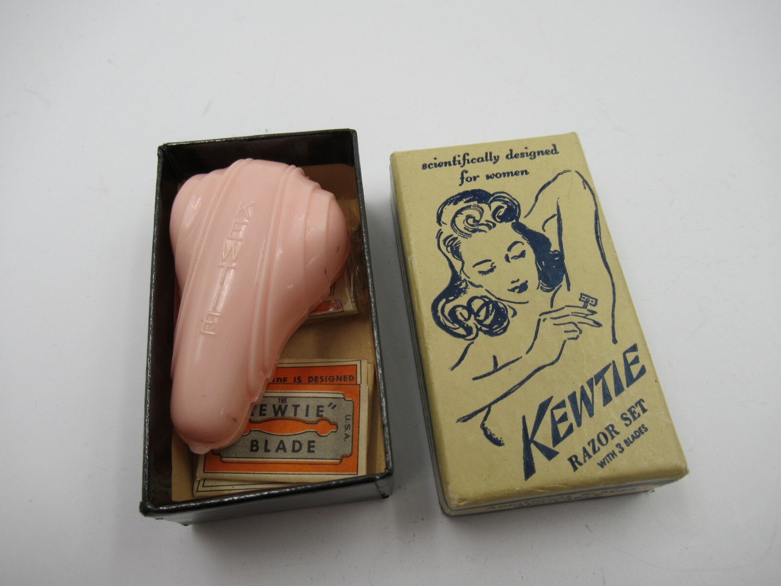 Vintage 1940s KEWTIE Miniature Ladies Boudoir Razor in Pink Case ...