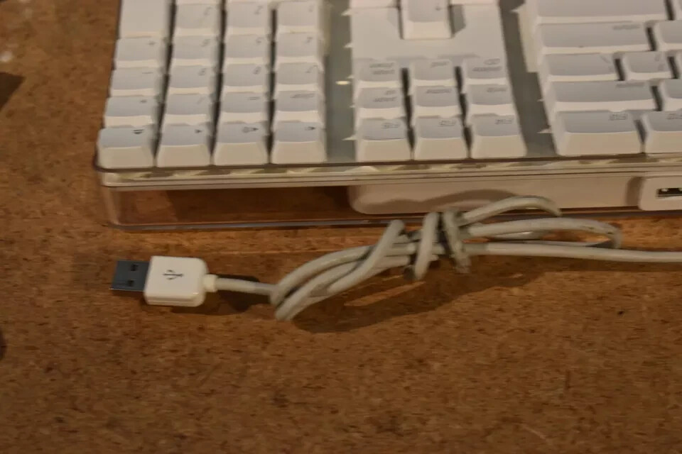 Genuine Apple Mac A1048 White Wired Full Size Keyboard English w/ 2 USB ...