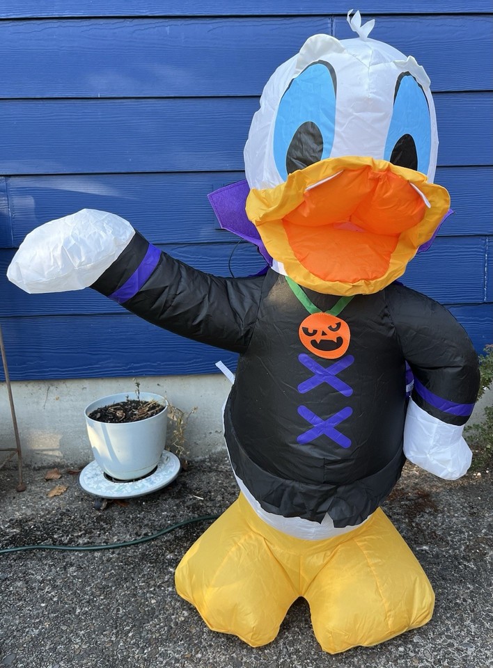 Gemmy Disney Donald Duck Vampire Airblown Inflatable Halloween 3.2ft ...