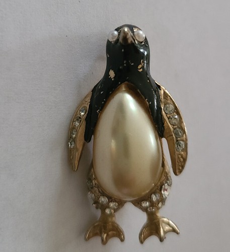 Vintage Penguin Faux Pearl Belly and Eyes with clear rhinestones Gold ...