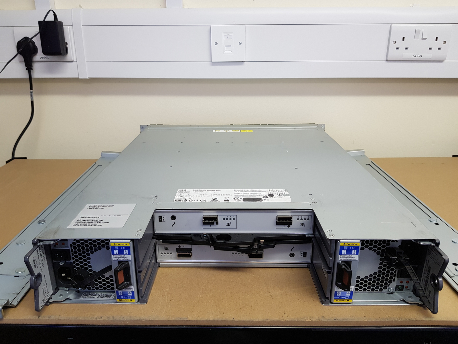 IBM STORWIZE V7000 24TB 2U JBOD Expansion Enclosure 24x 1TB 7.2K SAS ...