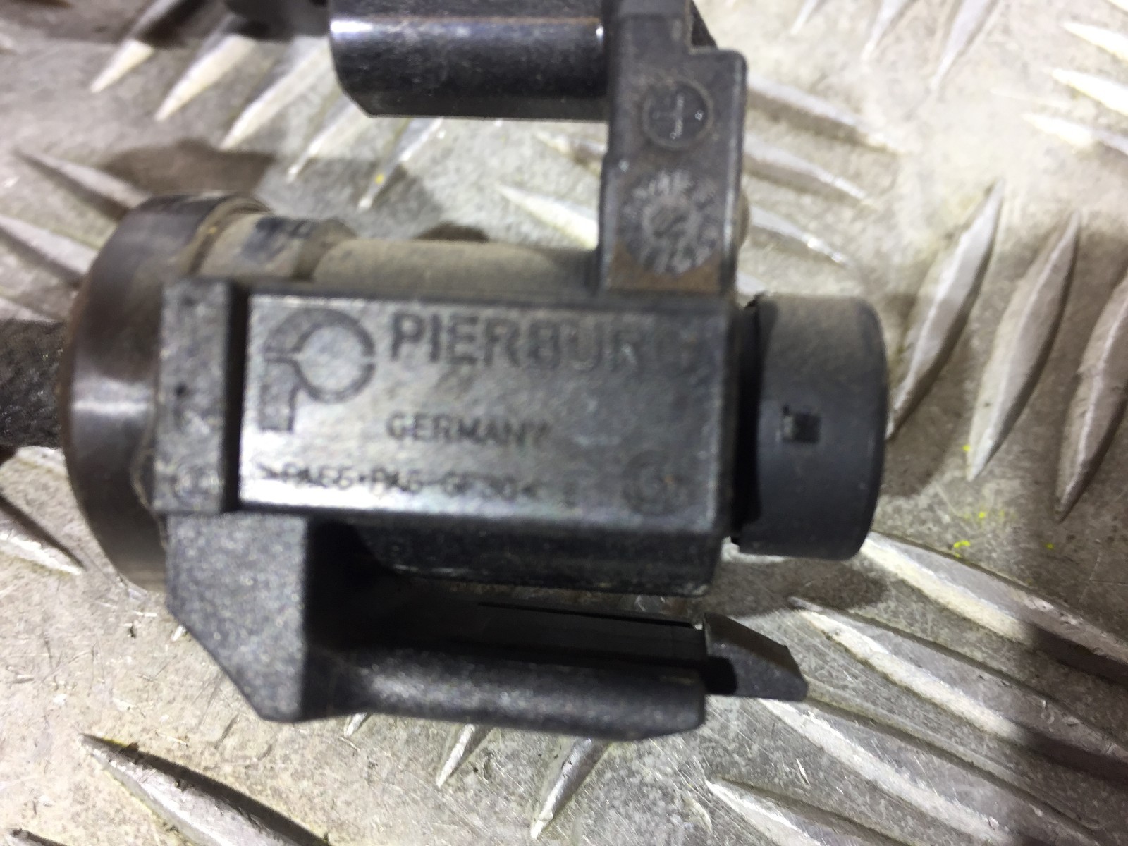 BMW 5 SERIES F10 ELECTRIC VALVE 11748570591 PAIR (X2) 8570591 PIERBURG ...