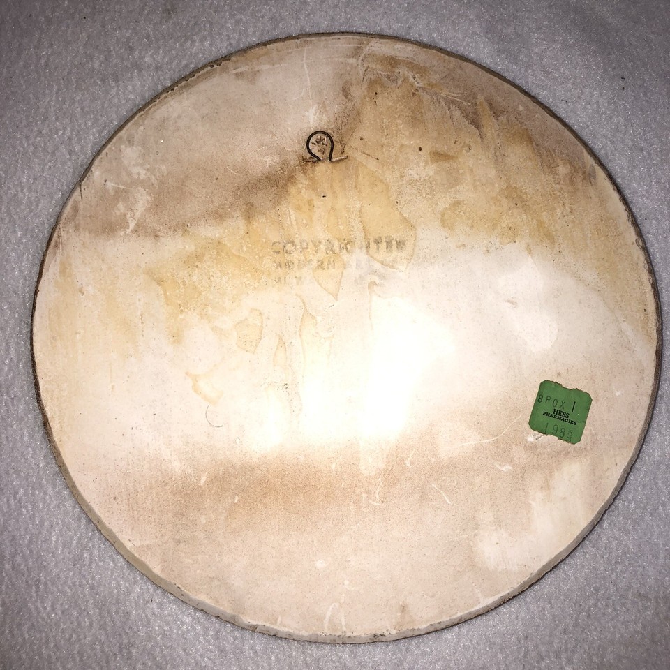 2 Vintage MODERN ART CO Plaster Chalkware 9" FLOWER WALL PLAQUES Dated ...