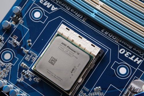 Gigabyte GA-870A-UD3 AMD ATX Motherboard + AMD Phenom II X6 1055T 2 ...