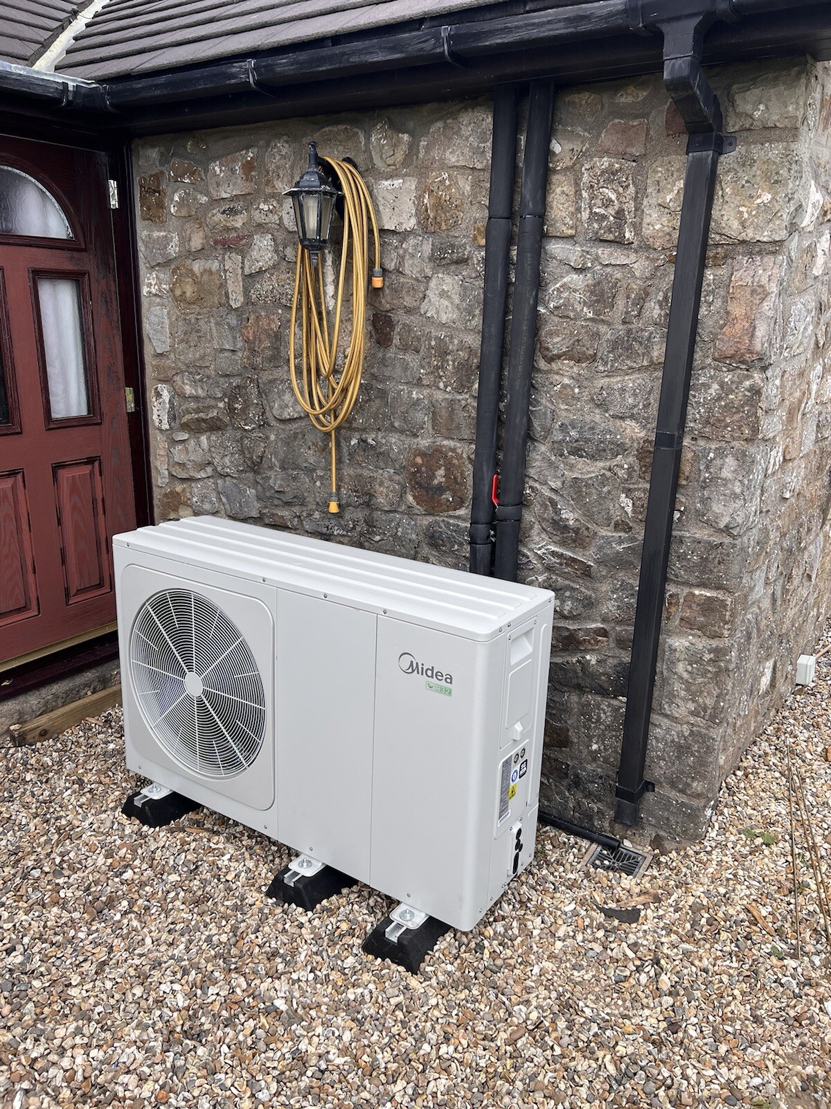 Midea AIR SOURCE HEAT PUMP AND HOT WATER CYLINDER , SUPPLIED ...