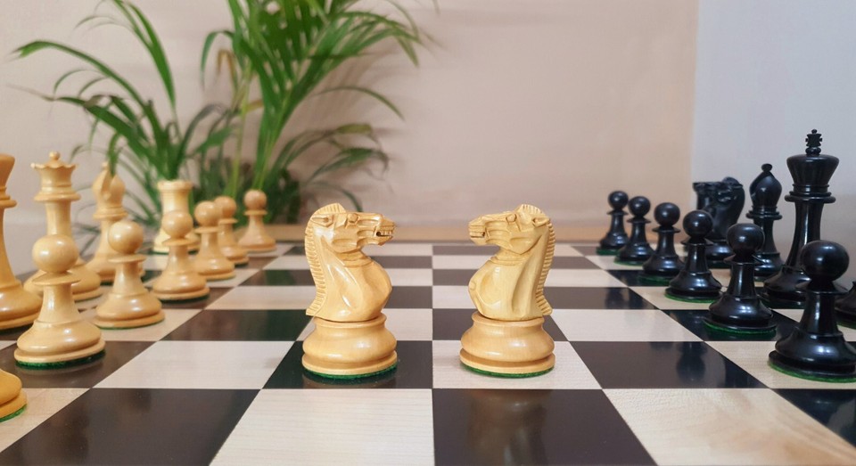 The Staunton Series (Jaques Pattern) Chess Pieces in Ebony & Box Wood ...