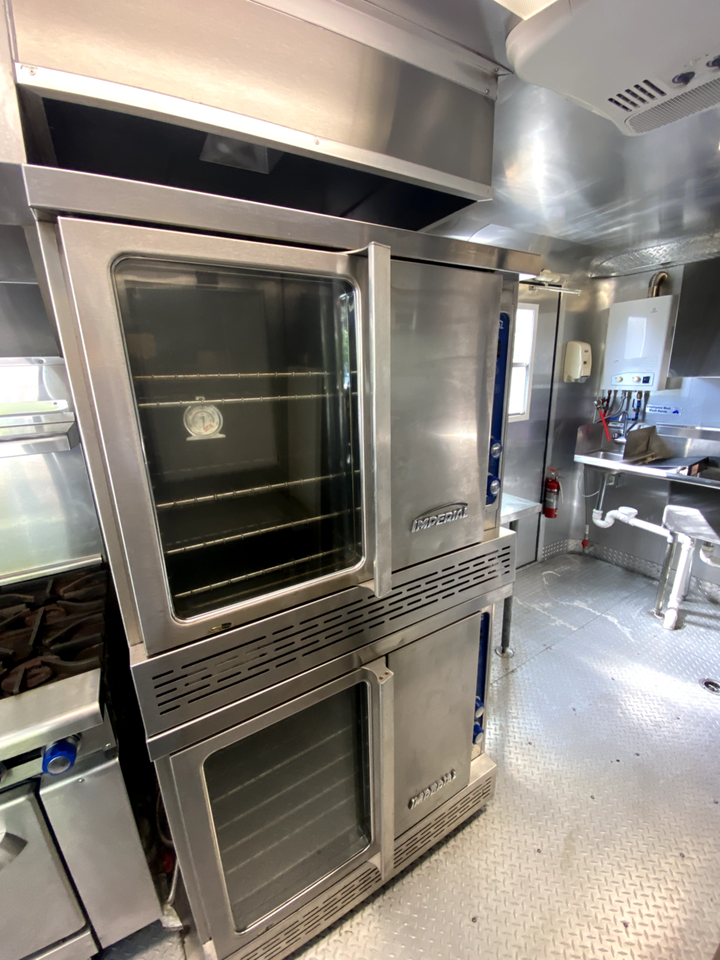 30' Used in very good condition Concession trailer with walk-in cooler ...