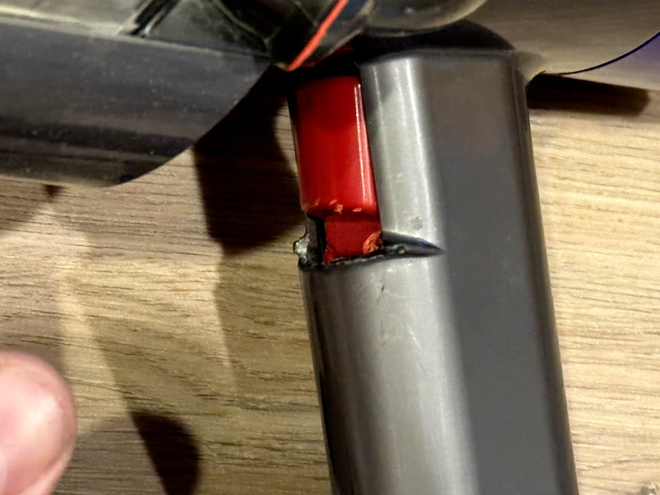 DYSON V10 ANIMAL+ Cordless Stick Vacuum (model SV12) BROKEN TRIGGER, NO ...