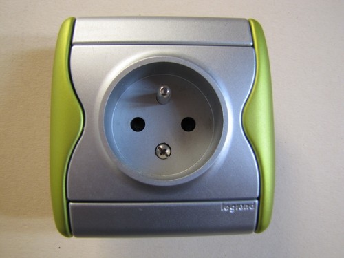 Legrand 84202 - Prise avec terre Sagane Xelio Vert Grany | eBay