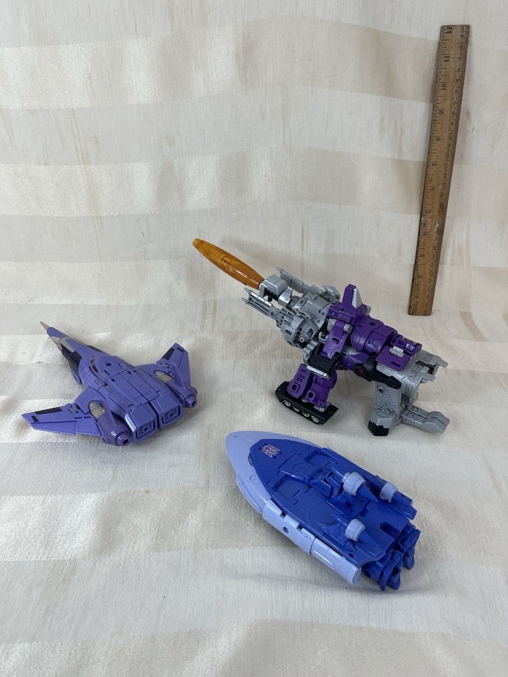 Transformers WFC 86 Studio Series Scourge & Kingdom Cyclonus ...