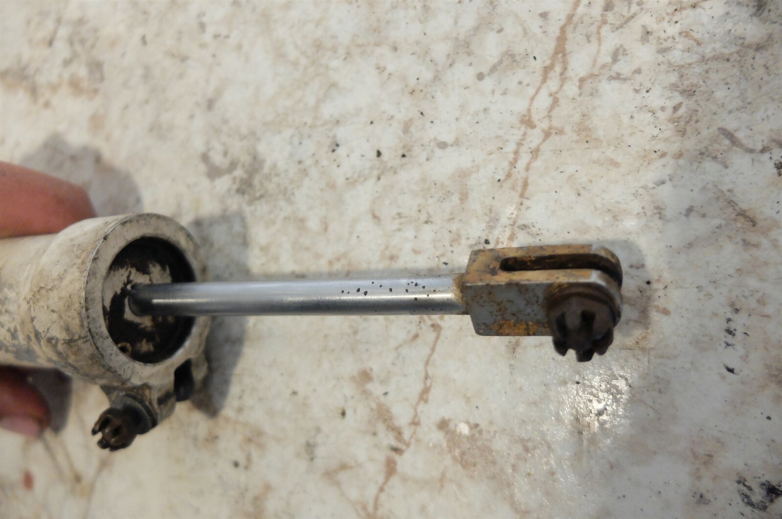 Cessna 172 F Skyhawk front nose wheel steering shimmy damper dampener ...