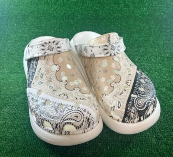 Crocs Classic Crush Bandana Clog Paisley White Slip On 208119-2ZM Men’s ...